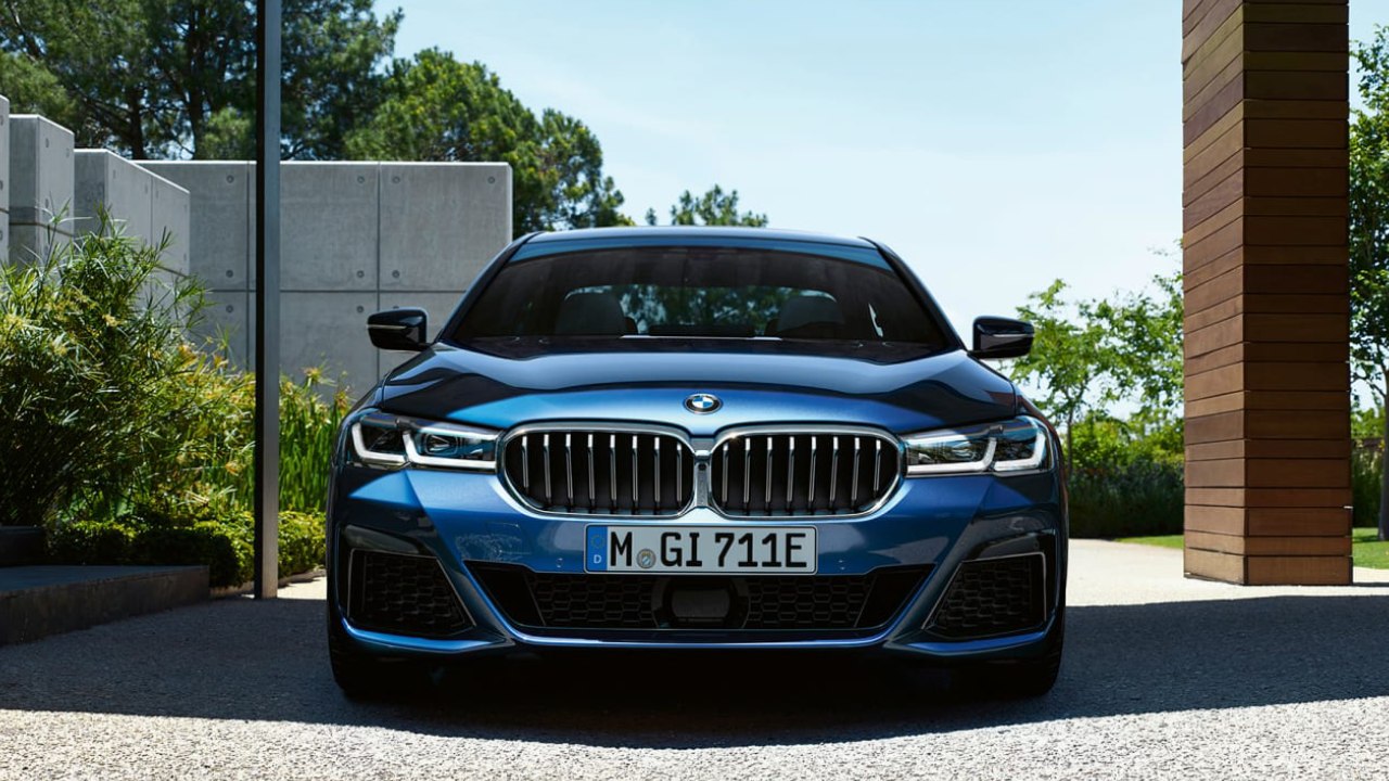 Prices and Specifications for BMW 5 Series 520i Sedan 2023 in Saudi Arabia | Autopediame